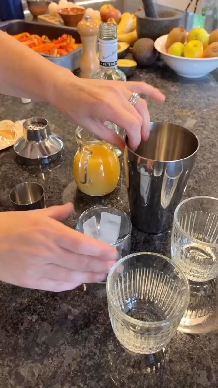 Happy Saturday ! Pre dinner cocktails (Pina Colada in this c • nooj